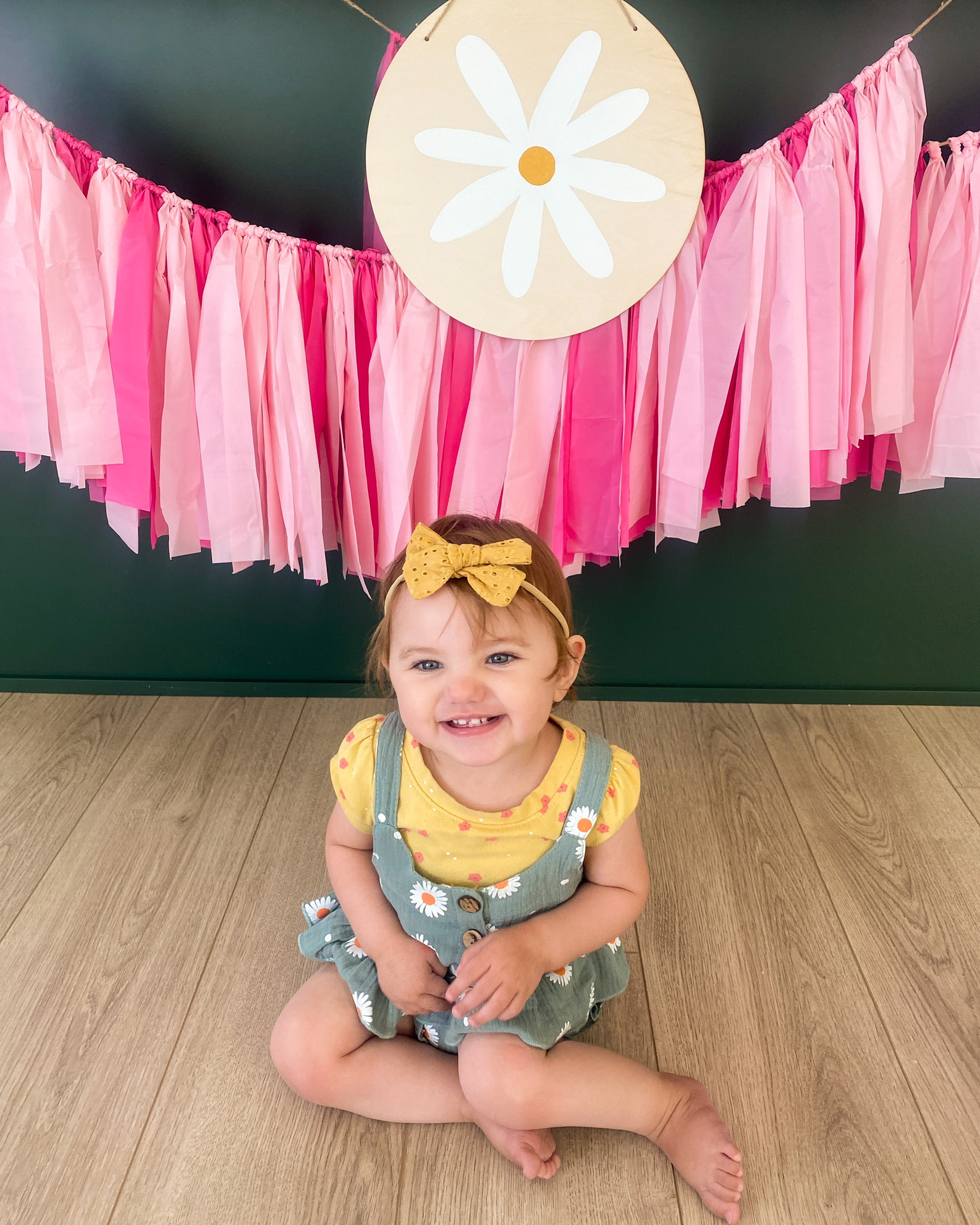 HOW TO CREATE THE CUTEST DAISY THEMED PARTY IN 4 STEPS - Stripes in Bloom